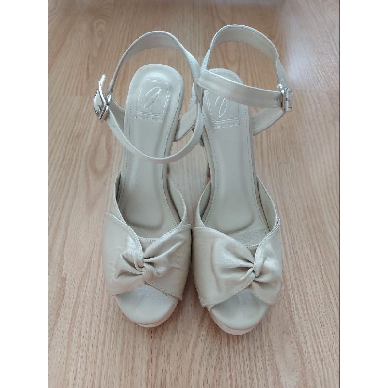 ส่งต่อรองเท้าไซส์38 farrent farent | Shopee Thailand