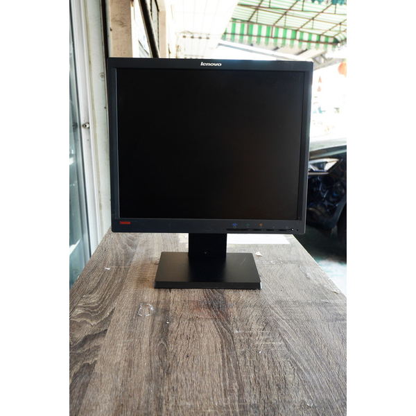 LCD 17 นิ้ว สี่เหลี่ยม แสคว์ ยี่ห้อ Lenovo หลายตัว มีพอต VGA-DVI ทำ ...