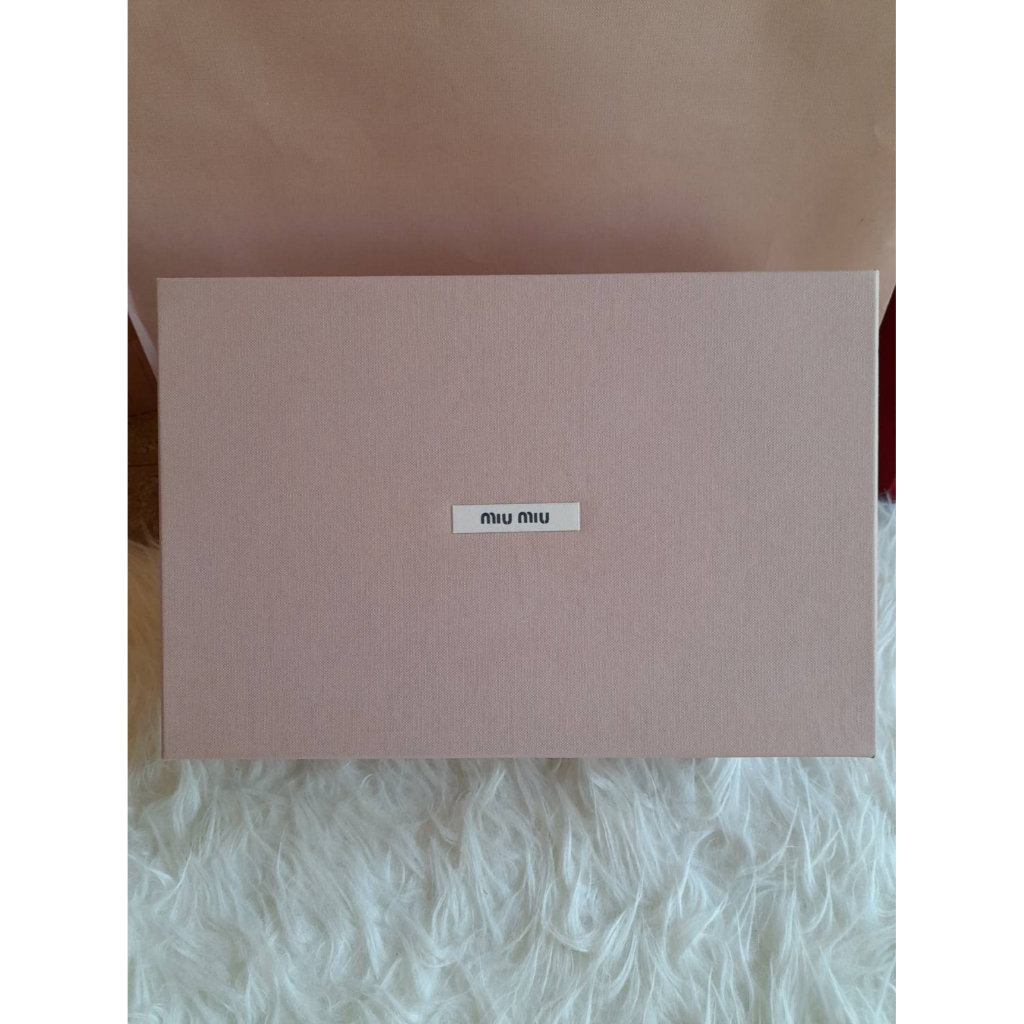 Miu Miu ของแท้จากแบรนด์ ขนาด 20x30x11CM | Shopee Thailand