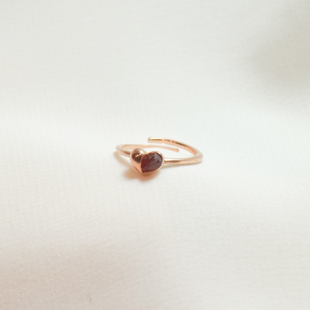 เครื่องประดับ Rock Me Jewelry รุ่น Mini Heart Ring แหวน ทองเหลือง ประดับพลอย | Shopee Thailand