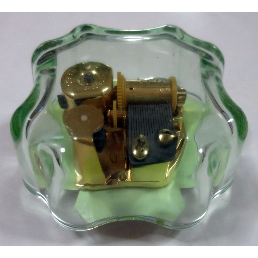 MUSIC BOX ของญี่ปุ่นสภาพเหมือนใหม่ใช้เปิดได้เป็นปกติ ขนาด 8x8x4.5 cm ...