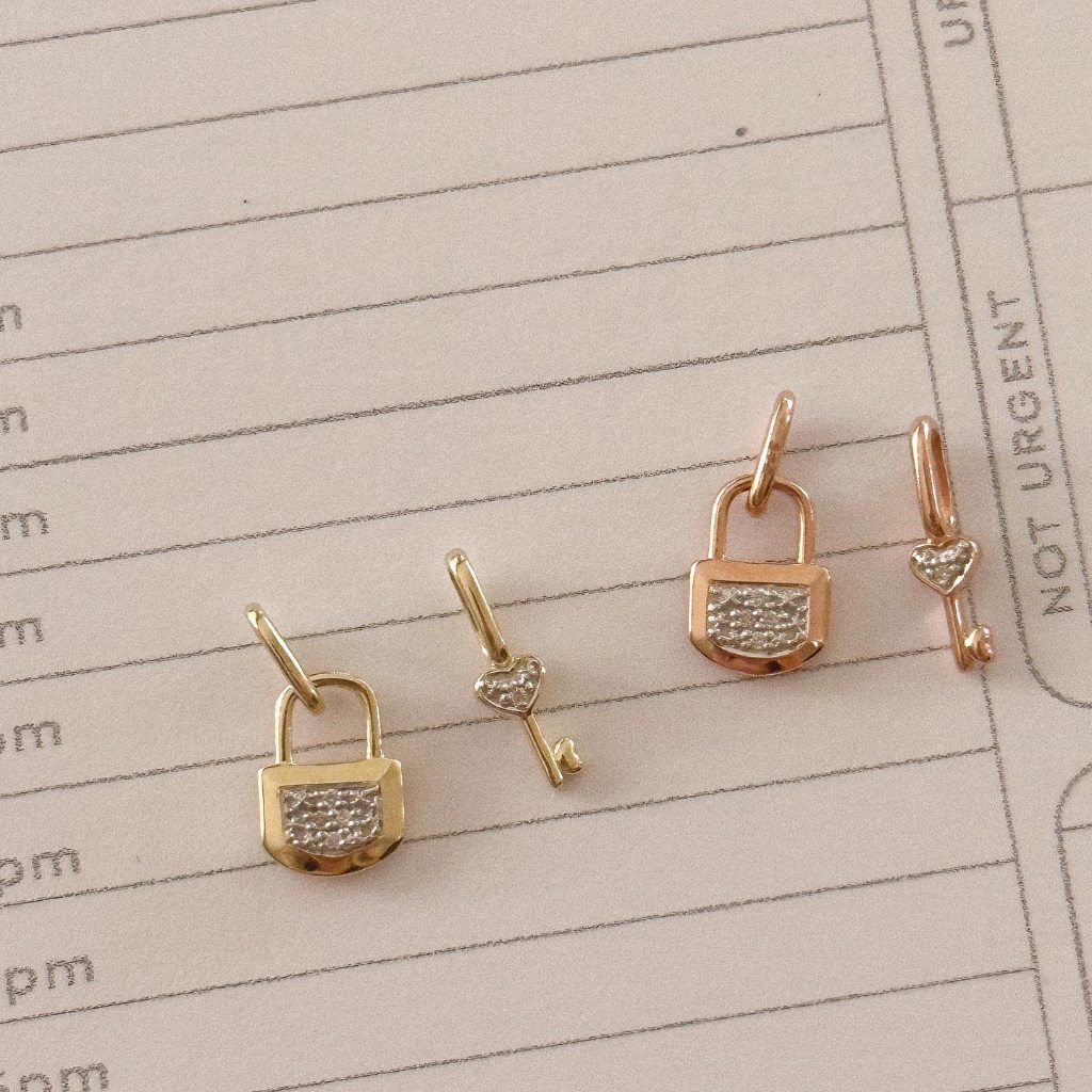 Gail's Key and lock pendant จี้กุญแจและตัวล็อค | Shopee Thailand