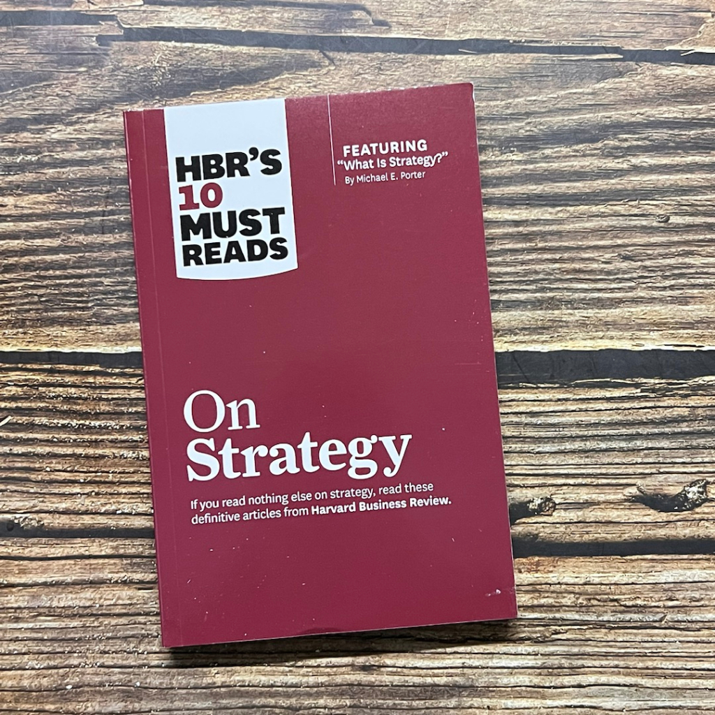 ENGLISH BOOK Hbr's 10 Must Reads on Strategy By Harvard | Shopee Thailand