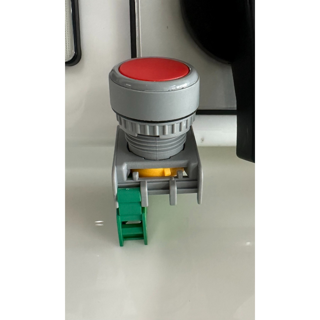 Bush Button Switches XB-22 1/0 RED , Green ยี่ห้อ Auspicious | Shopee ...