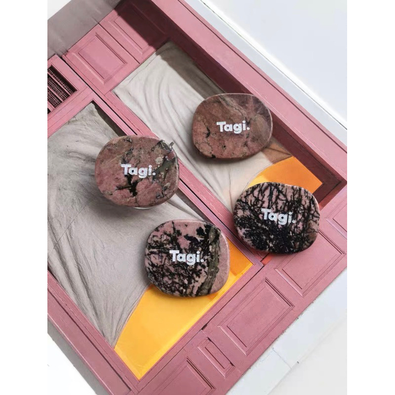 (พร้อมส่ง/พรีออเดอร์) Tagi. Natural Stone “Pebble Paint” phone holder ...
