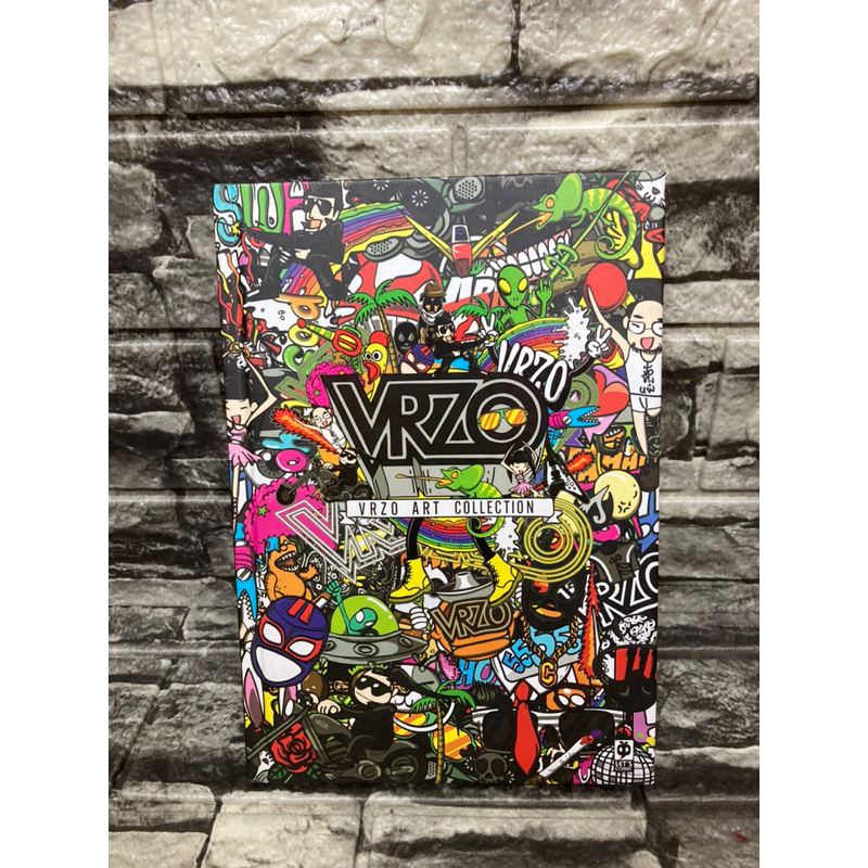 Vrzo art collecion Art Book ที่รวมผลงานกราฟฟิกจาก Vrzo (หนังสือมือสอง ...