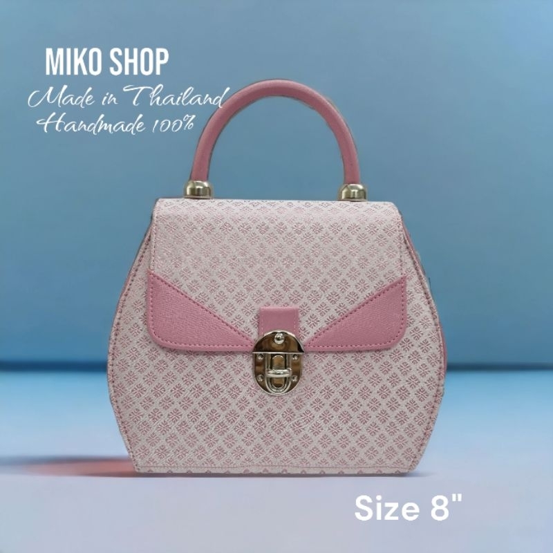 กระเป๋าผ้าไทยผ้าไหม สังเคราะห์ถักทอลายไทย ทรงแอปเปิ้ล ขนาด 8 นิ้ว ...