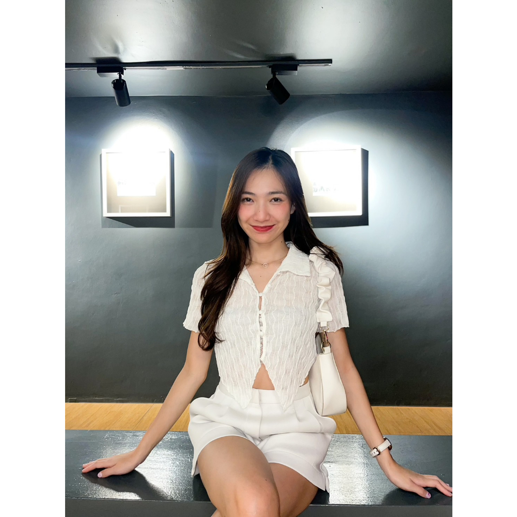 Cicishop(J333) เสื้อcropแขนสั้นY2k เบาๆมีปก มีกระดุม แซ่บแบบมีสไตล์ แมทซ์ง่าย | Shopee Thailand