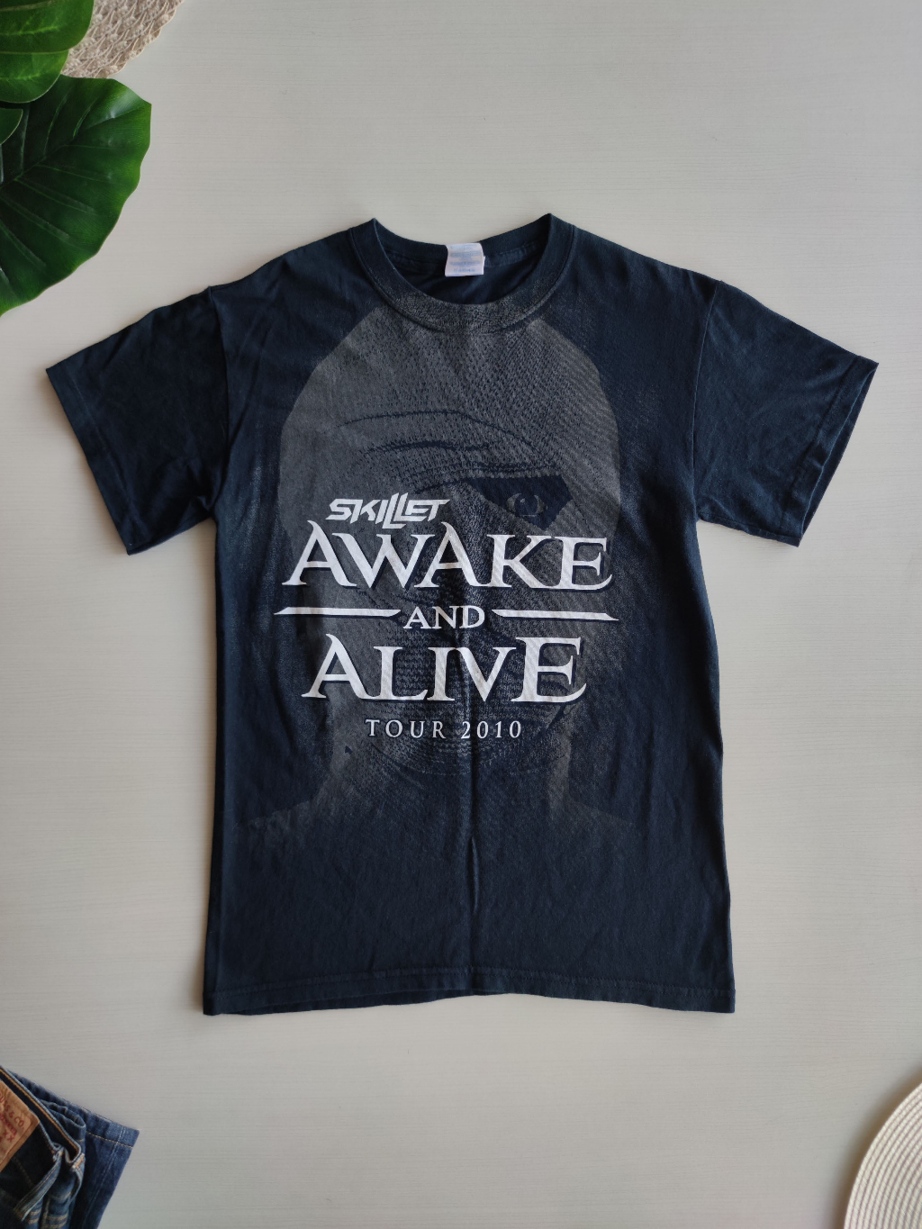 เสื้อยืด วง Skillet ลาย Awake and Alive tour 2010 สีดำ สกรีนหน้าหลัง ...