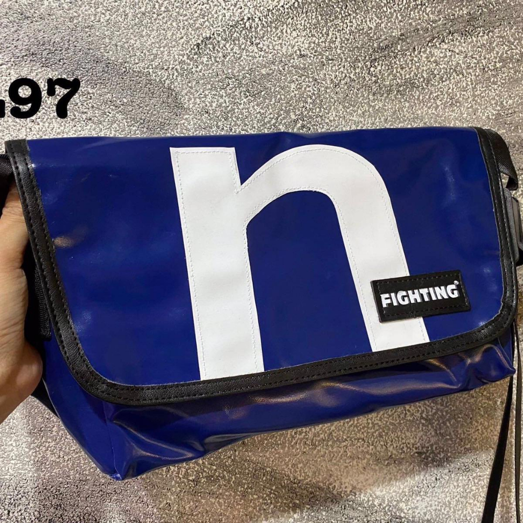 [Season 2] FIGHTING L กระเป๋าผ้าใบ ไฟท์ติ้ง 12 นิ้ว สายเบลท์ สะพายข้าง ...