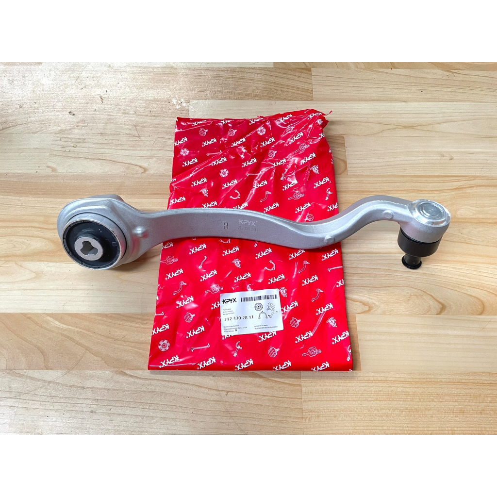 ปีกนกหน้าล่างขวา Mercedes-Benz E-Class W212 , CLS C218 | Shopee Thailand