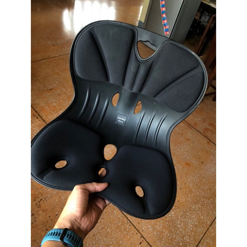 Curble Chair แผ่นรองเก้าอี้ แก้ปวดหลัง ปรับท่านั่ง สีดำล้วน มือสอง สภาพ ...