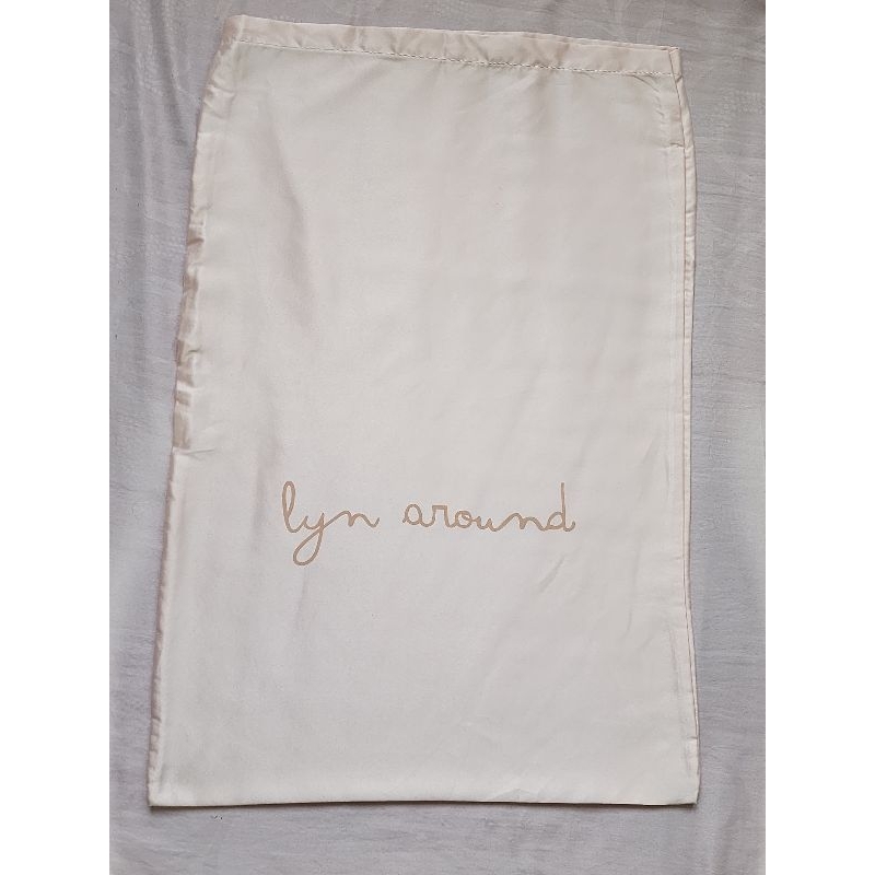 มือสอง ใหม่มาก ถุงผ้า Lynaround ใส่กระเป๋า หรือใส่ของได้ | Shopee Thailand