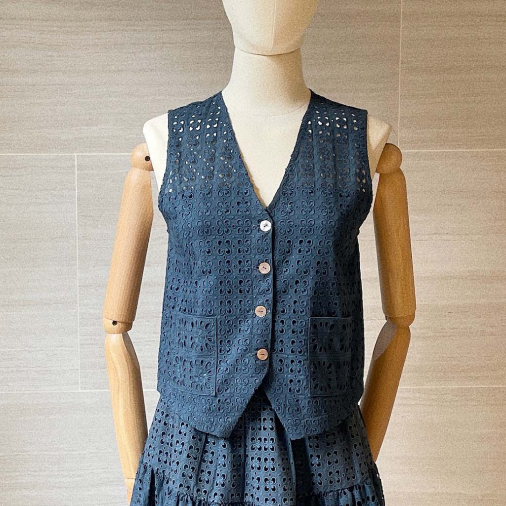 NEW !! Perana เสื้อลูกไม้ Penny Tank สีน้ำเงินกรม Navy | Shopee Thailand