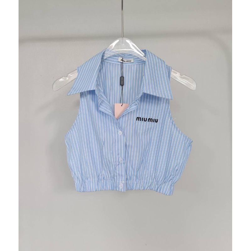 เสื้อครอปแขนกุดริ้วฟ้า เอวจั๊ม miumiu | Shopee Thailand