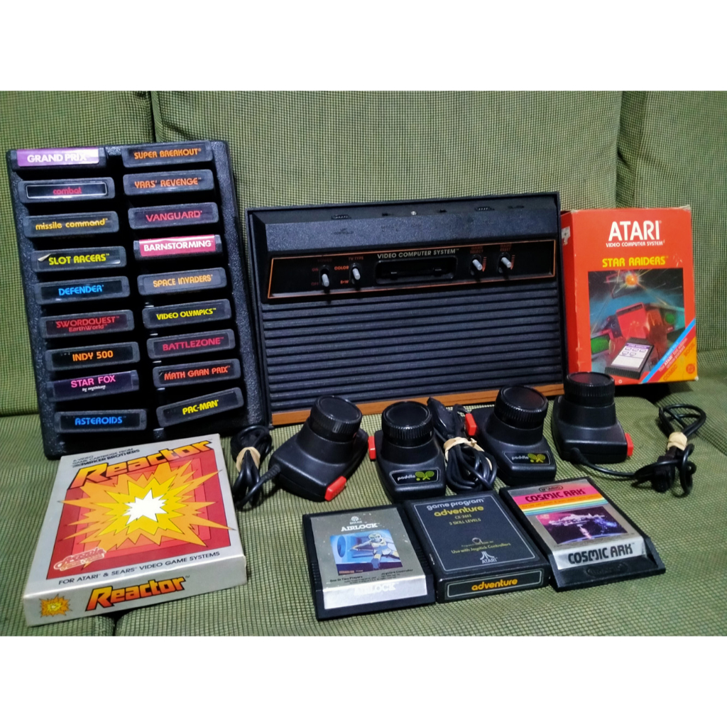 เครื่องเกมส์ Atari US ลายไม้ พร้อมเกมส์แท้ 20 กว่าตลับ สำหรับสายสะสม ...
