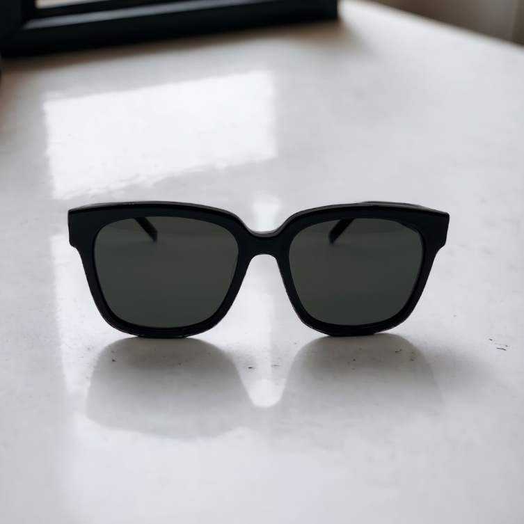 แว่นกันแดด YSL Saint Laurent M40 รุ่นที่ใส่ง่ายที่สุด เรียบหรูดูแพง ของ ...