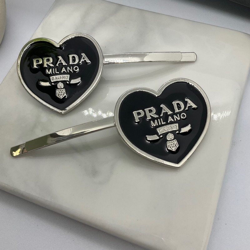พร้อมส่งในไทย Prada Heart Hairpin กิ๊ปติดผมรูปหัวใจ ปราด้า ชุด 2 ชิ้น ...
