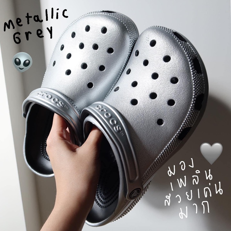 ** ลิขสิทธิ์แท้ NEW รองเท้า crocs สี Metallic Silver Grey size W8 ไซส์ ...