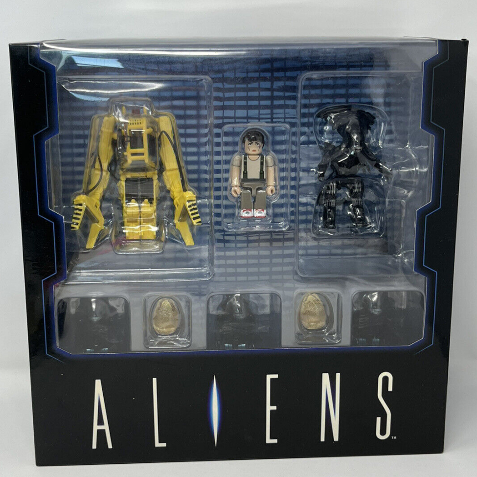 Medicom Toys : ALIENS - Medicom Toys Kubrick Aliens - Alien Queen vs ...