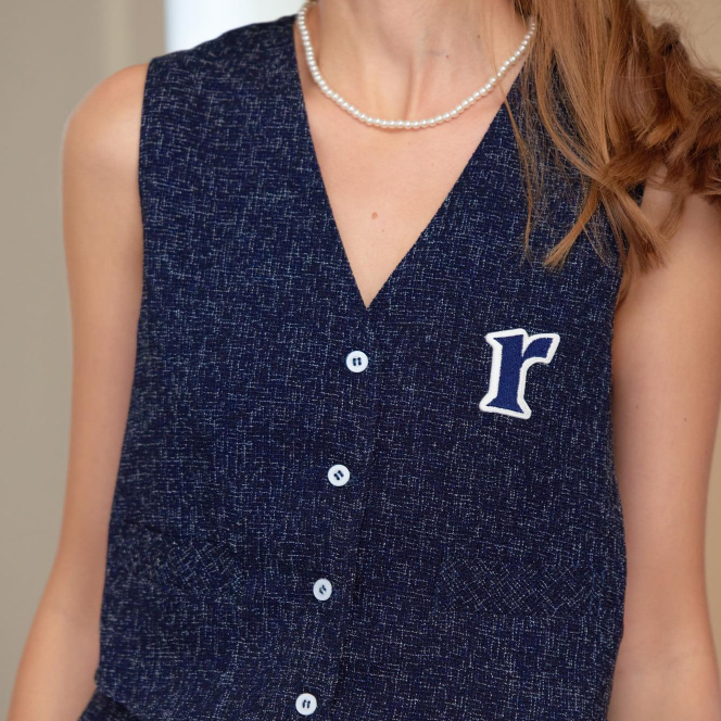 Alphabet Vest (O-Z) เสื้อกั๊กพร้อมตัวอักษร A-Z | Shopee Thailand