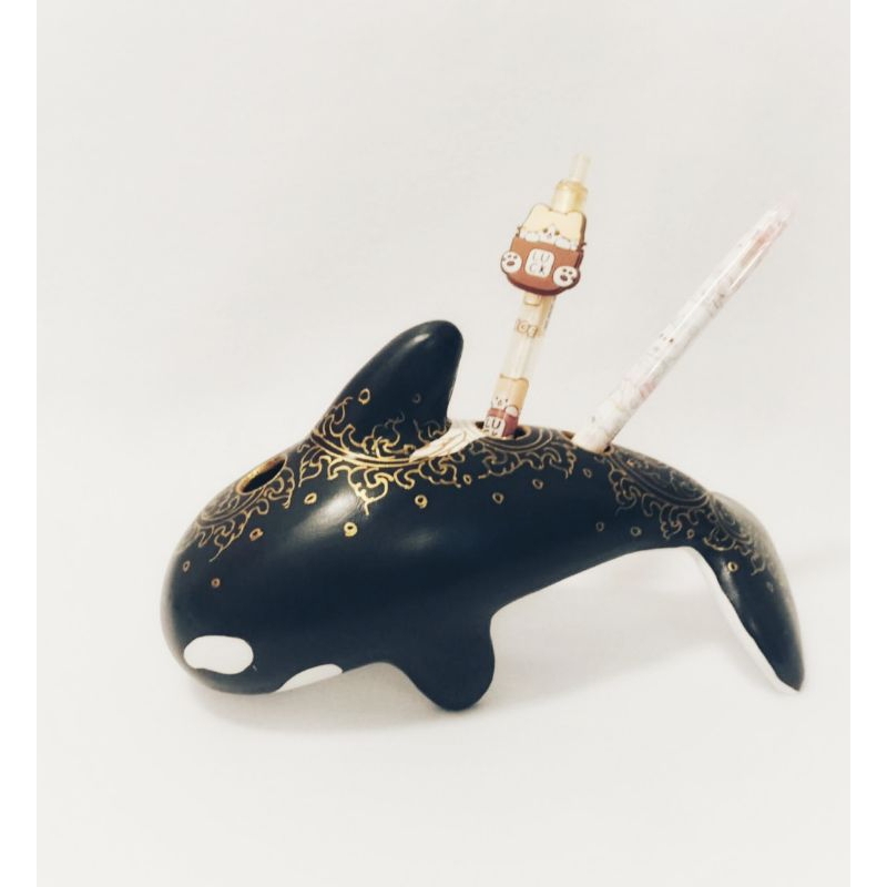 วาฬออก้าเสีบดินสอ เส้นทองลายขด | Shopee Thailand