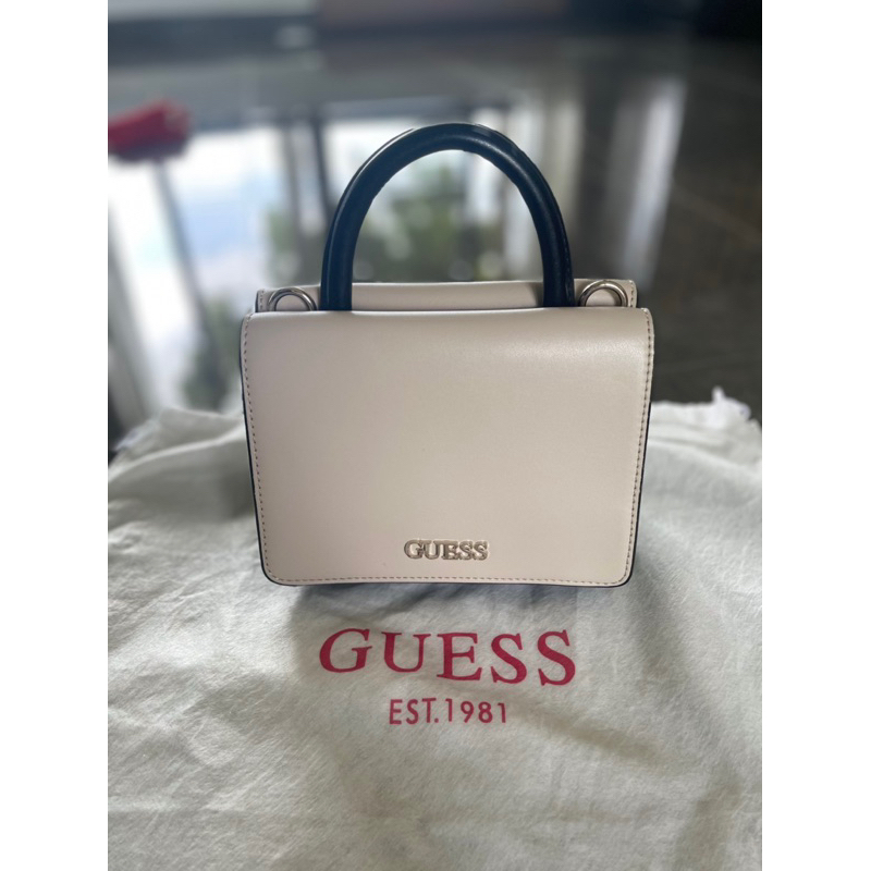 กระเป๋า Guess Est.1981 ของแท้ | Shopee Thailand