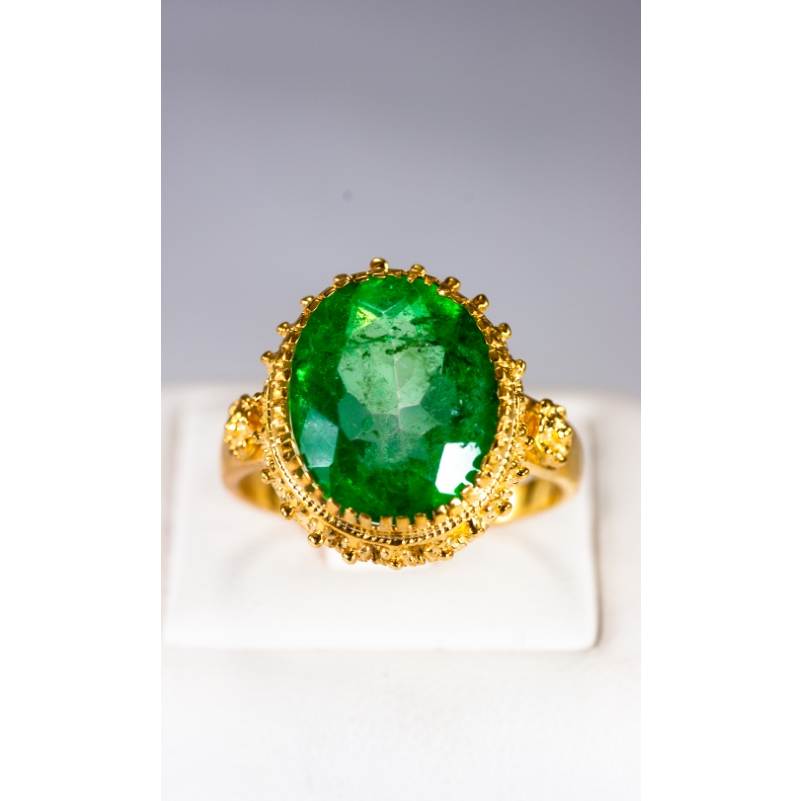 (R196 ชื่อแบบ "พยับหมอก") : แหวนไทยทรงโบราณสลักลายยาสี ประดับยอดพลอย ...