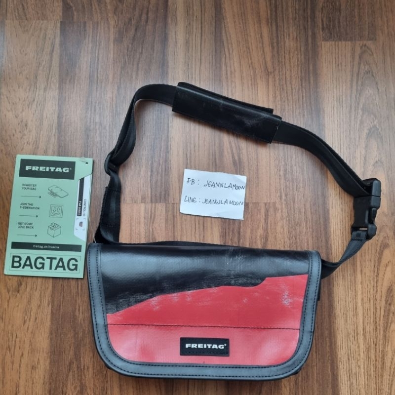 Freitag Jamie F40 ผ้าดำล้วน สกรีนแดง มือ 1 | Shopee Thailand