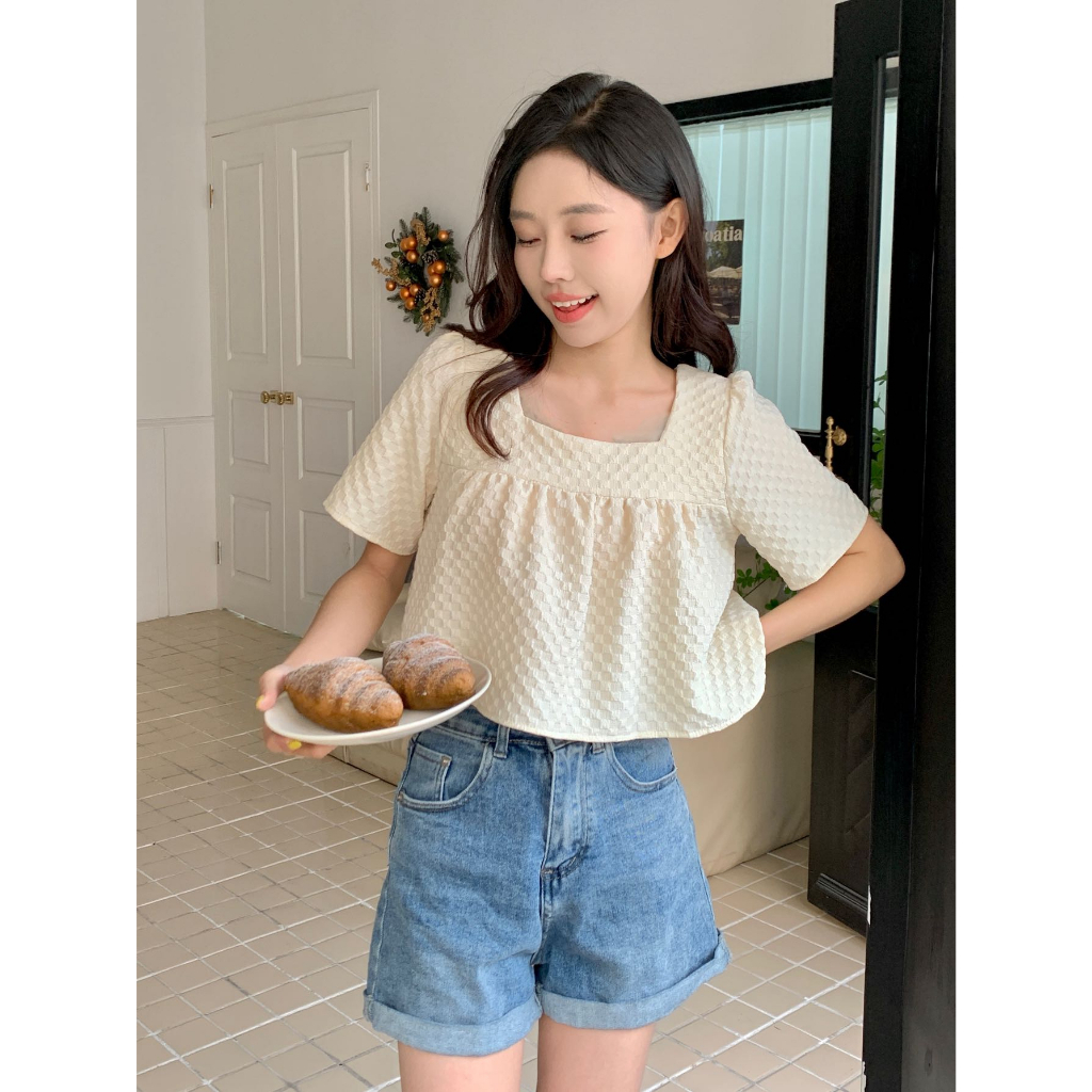 Cici(NO.Y536)เสื้อแขนสั้นทรงCrop คอวี แต่งลายตารางน่ารักๆ | Shopee Thailand
