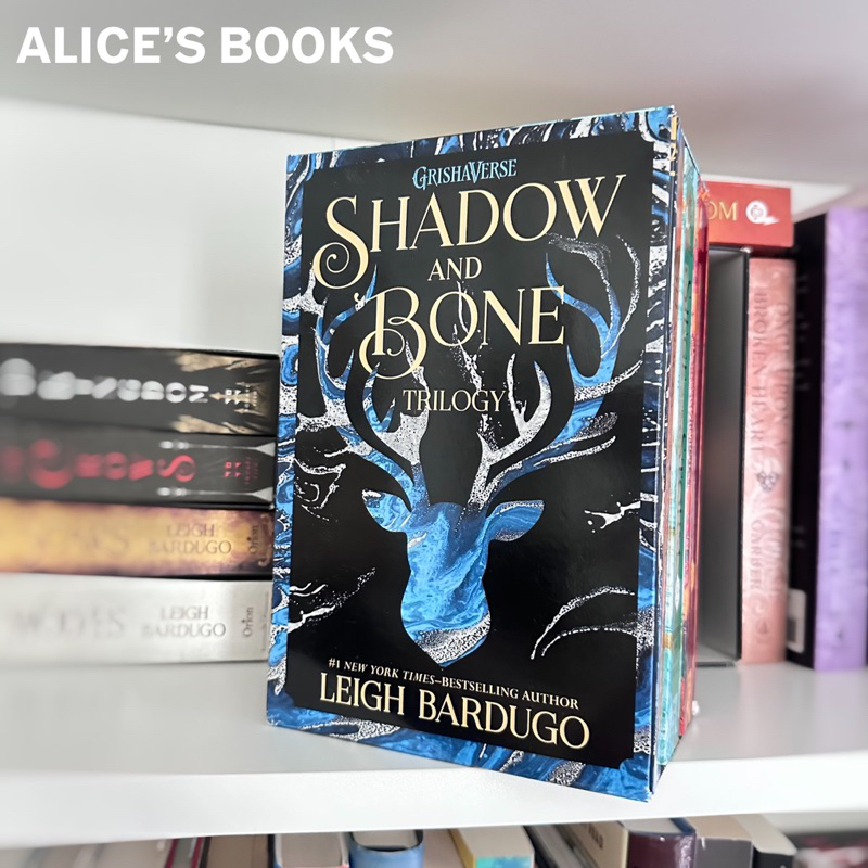 [มือสอง] The Shadow and Bone Trilogy Boxed Set: Shadow and Bone, Siege and Storm, Ruin and ...