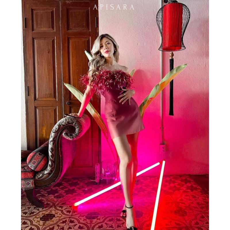 ร้านเช่าชุด เช่า450บาท/5วัน ทักแชทก่อนสั่งค่ะ #เช่าชุดออกงาน แบรนด์ #Apisara #ชุดขนนกออกงาน #ชุด ...