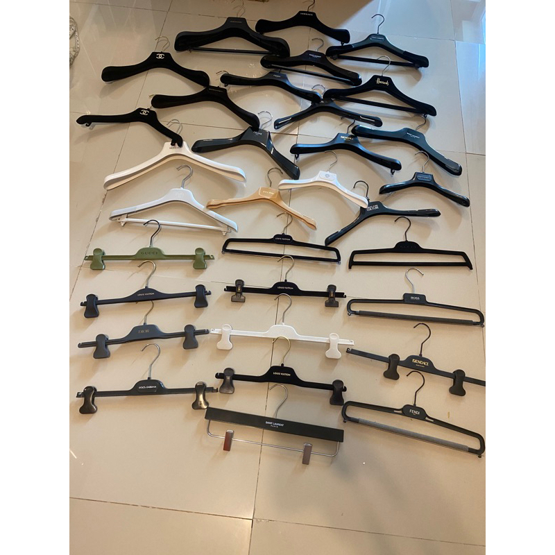 ไม้แขวนเสื้อGucci Fendi Lv Prada Celine bottaga prada miu miu fendace valentino feragamo แท้ ...