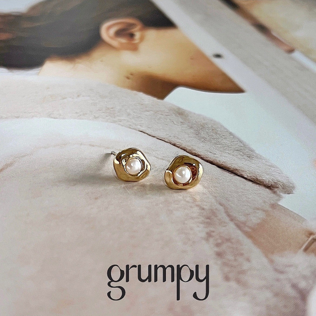 grumpy, sunny side up stud (ราคาต่อคู่/price per pairs) | Shopee Thailand
