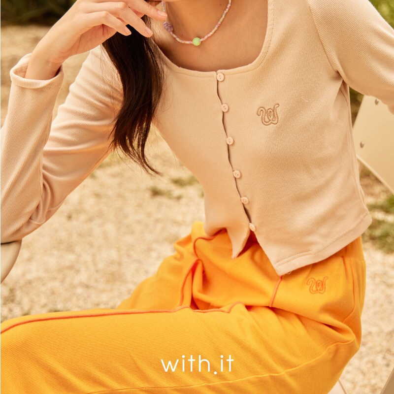 ส่งต่อDreamy top ร้าน with.it.store สีครีม | Shopee Thailand