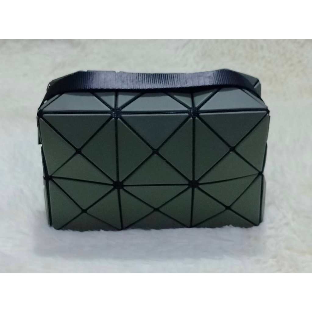 กระเป๋า Bao Bao Issey Miyake - Cuboid Bag (2x3) (ไม่มีกล่อง) | Shopee ...