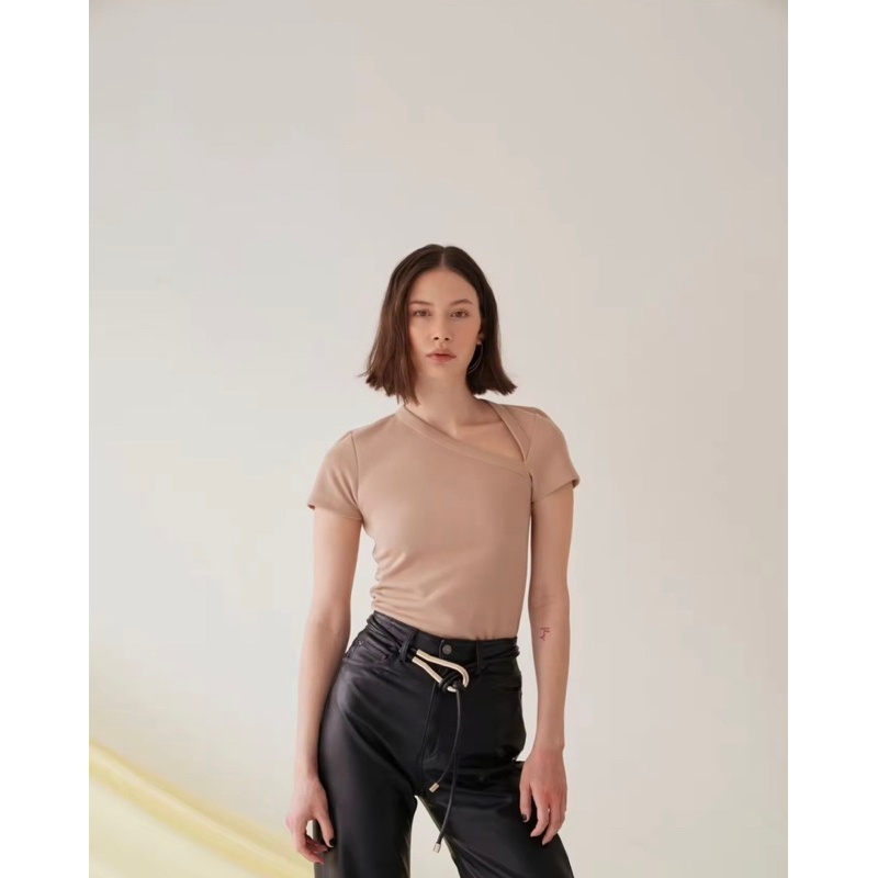 PAING เสื้อรุ่น Sway Top สีดำ | Shopee Thailand