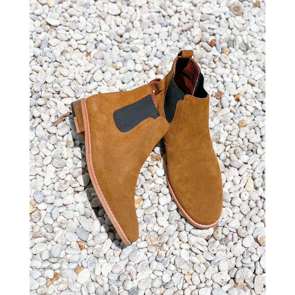 COSMOS SHOES รองเท้าบูทหนังกลับแบบสวม รุ่น New York Chelsea in Suede มี ...