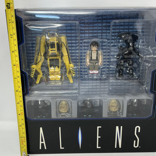 Medicom Toys : ALIENS - Medicom Toys Kubrick Aliens - Alien Queen vs ...