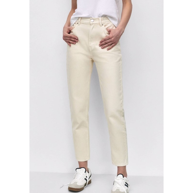 PULL&BEAR กางเกงยีนส์ขายาว ยีนต์ทรง mom ยีนต์สีครีม งานไม่ผ่านqc สีและทรงเหมือนนางแบบใส่ ...