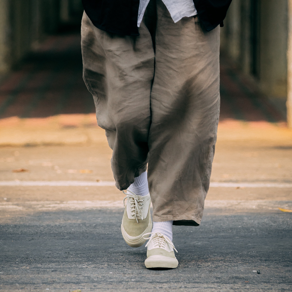 BIKK - รองเท้าผ้าใบ รุ่น "Rest" Suede Canvas Sneakers Size 36-45 ...