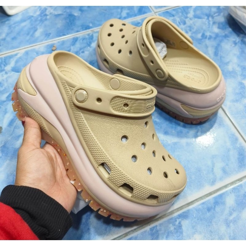 รองเท้าแตะ Crocs (พื้นสูง) สุดชิคน่ารักฟุดๆ ไซส์ W5-W9 ใส่เท่ใส่ ชิล เบาใส่สบาย รองเท้าแตะแบบ ...