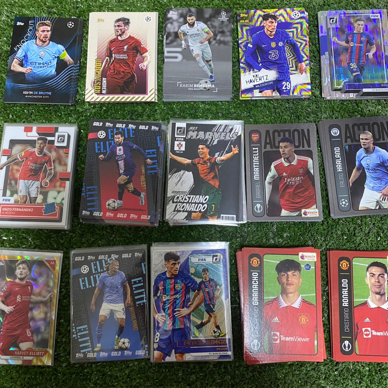 กล่องสุ่มการ์ดสะสมฟุตบอล panini & topps ลุ้นชิ้นส่วนผ้าและลายเซ็น (9ใบ ...