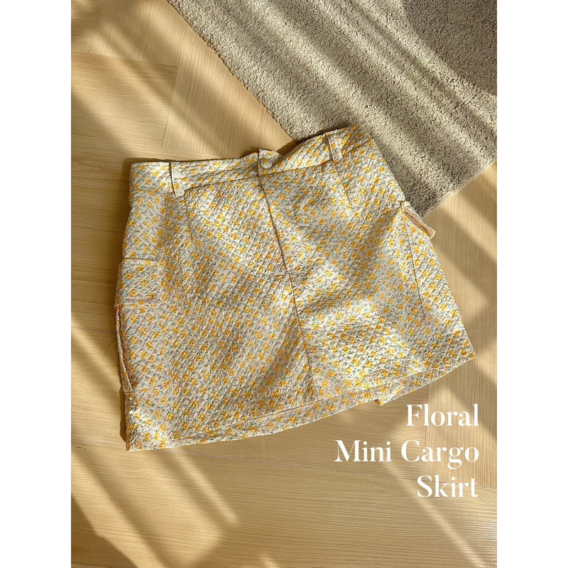 Floral Mini Cargo Skirt กระโปรงสั้นคาร์โก้สำหรับสาวอวบ ลายดอกไม้ ...