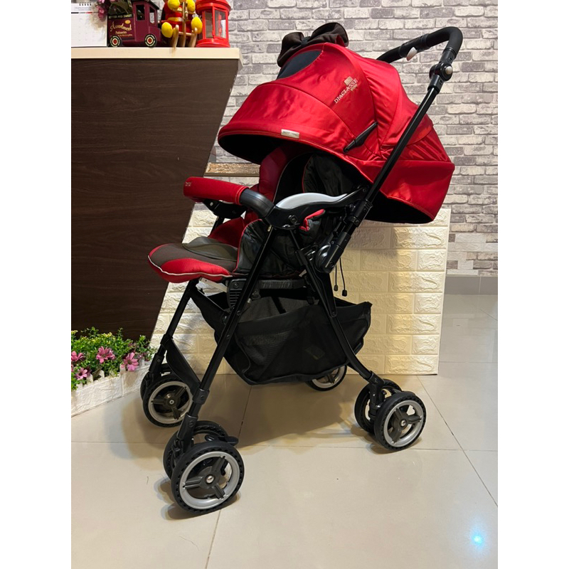 รถเข็นแบรนด์ combi รุ่น Miracle Turn Diaclasse สีแดง พร้อมซัพพอร์ต | Shopee Thailand