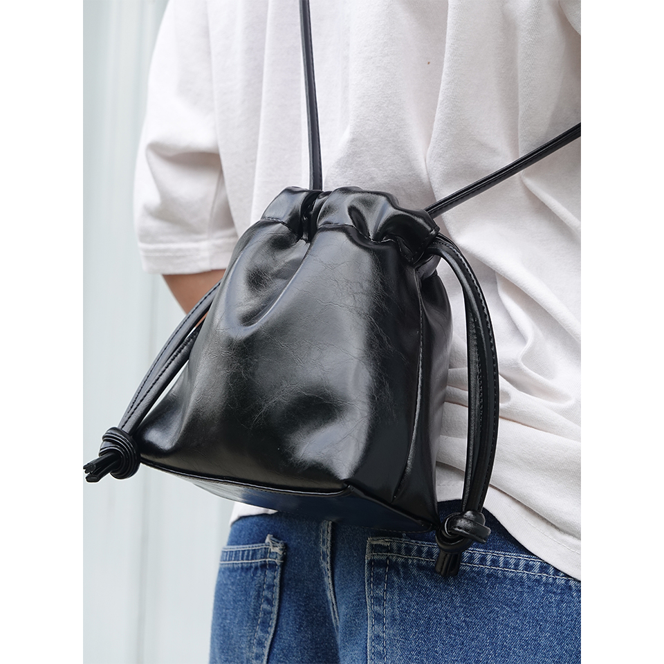 Sour Shell Bag กระเป๋าสะพายข้าง | Sour | Shopee Thailand