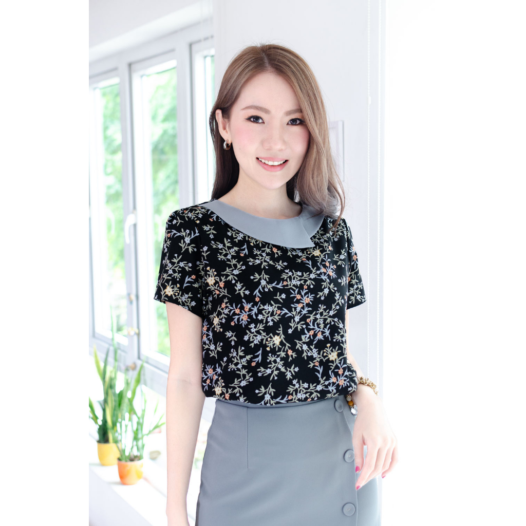 Narinari: NT2334 Skew Point Collar Blouse เสื้อทำงาน (ใช้โค้ด 'FKXKXB' ลดทันที 45.- เมื่อช้อปครบ ...