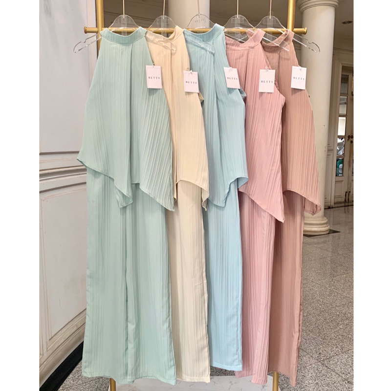 Melon Set ชุดเซ็ตเสื้อแขนกุดคอเต่า+กางเกงขายาว | Shopee Thailand