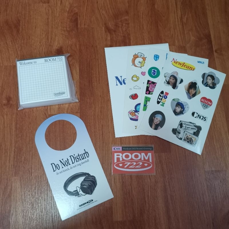 Season's greetings 2023 Newjeans ssgt ซซกต นิวจีนส์ Room 722 memo door hanger sticker สตก ...