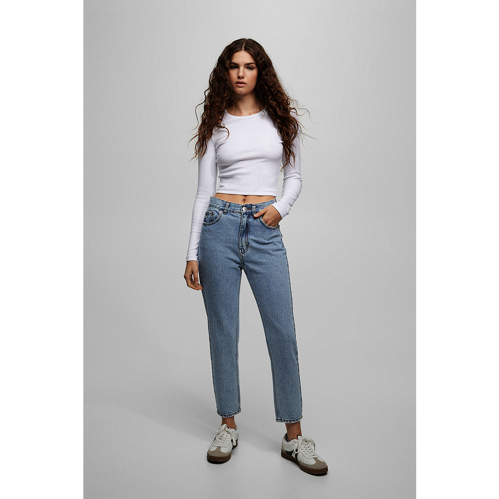 ยีนส์ PULL&BEAR BASIC MOM JEANS สีฟ้า BLUE กระดุมสีเงิน ป้ายหนัง ทรง MOM สินค้ามีเพียงไซด์ เอว ...